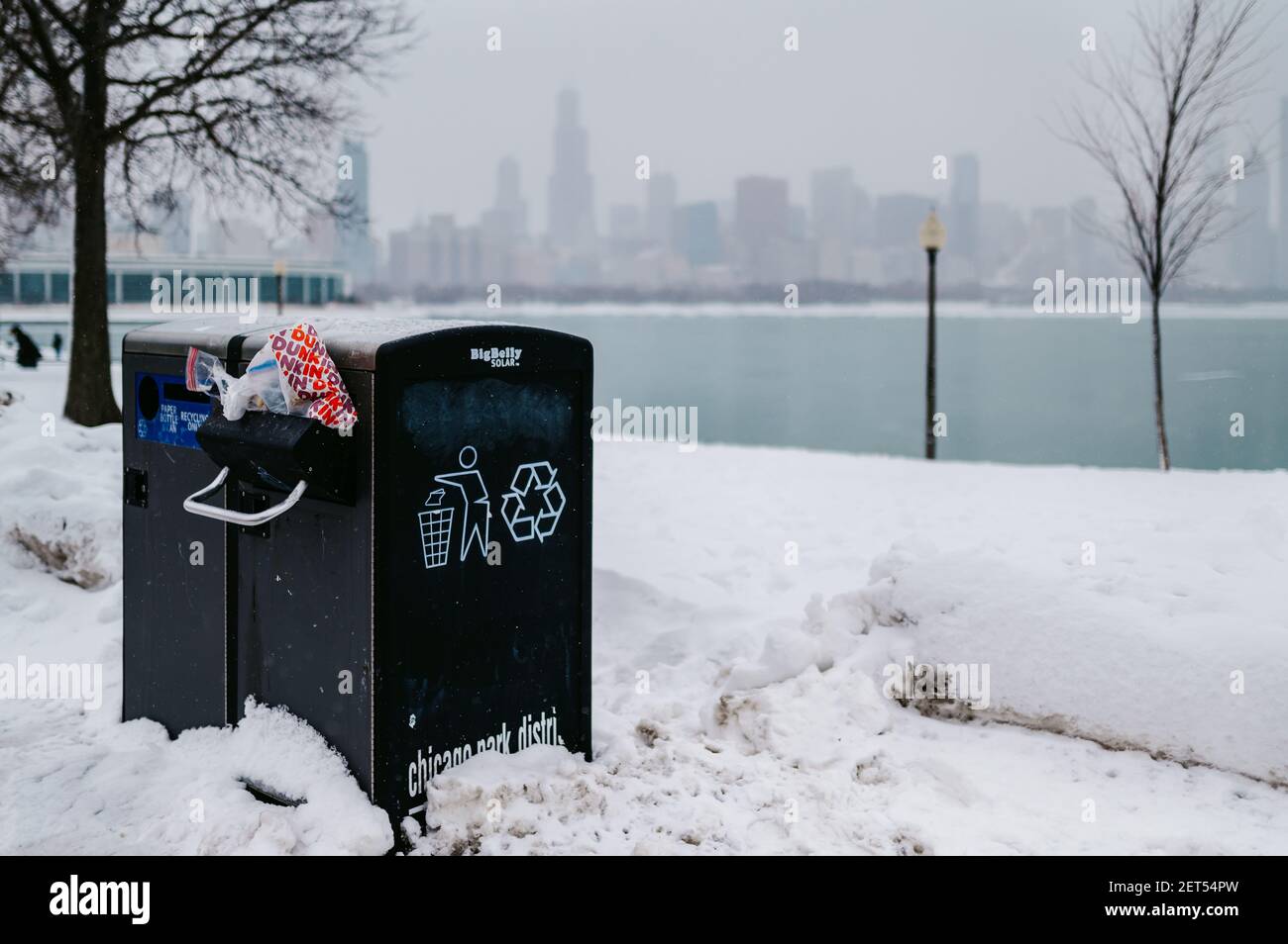 CHICAGO, UNITED STATES - Feb 06, 2021: Garbage can at Chicago shoreline ...