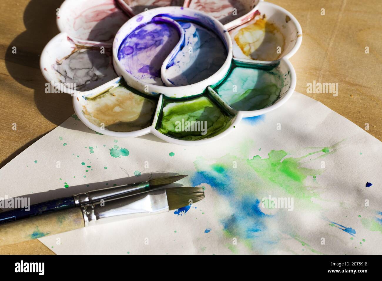 White artist pigments hi-res stock photography and images - Alamy