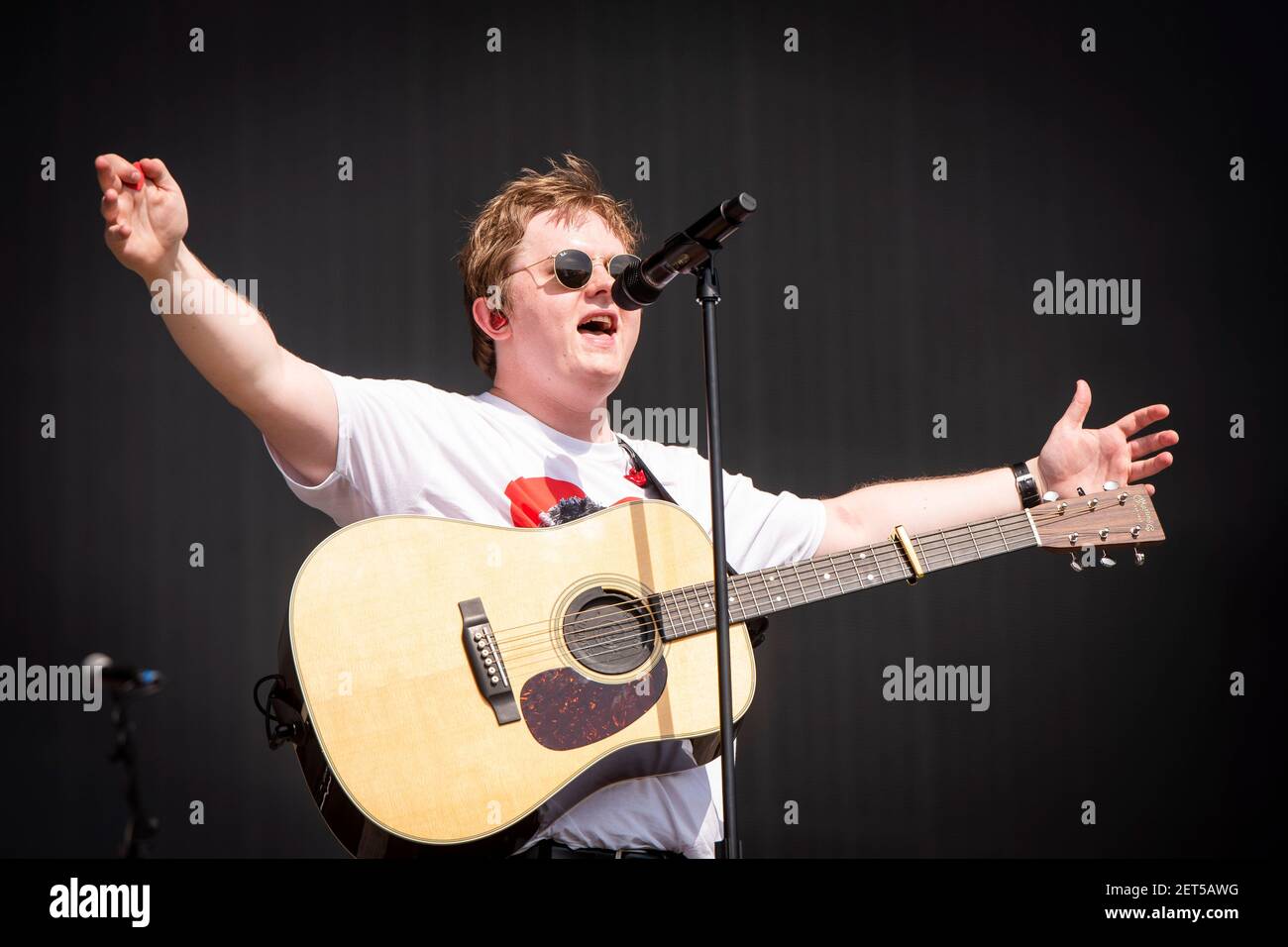 Lewis capaldi stage hi-res stock photography and images - Alamy