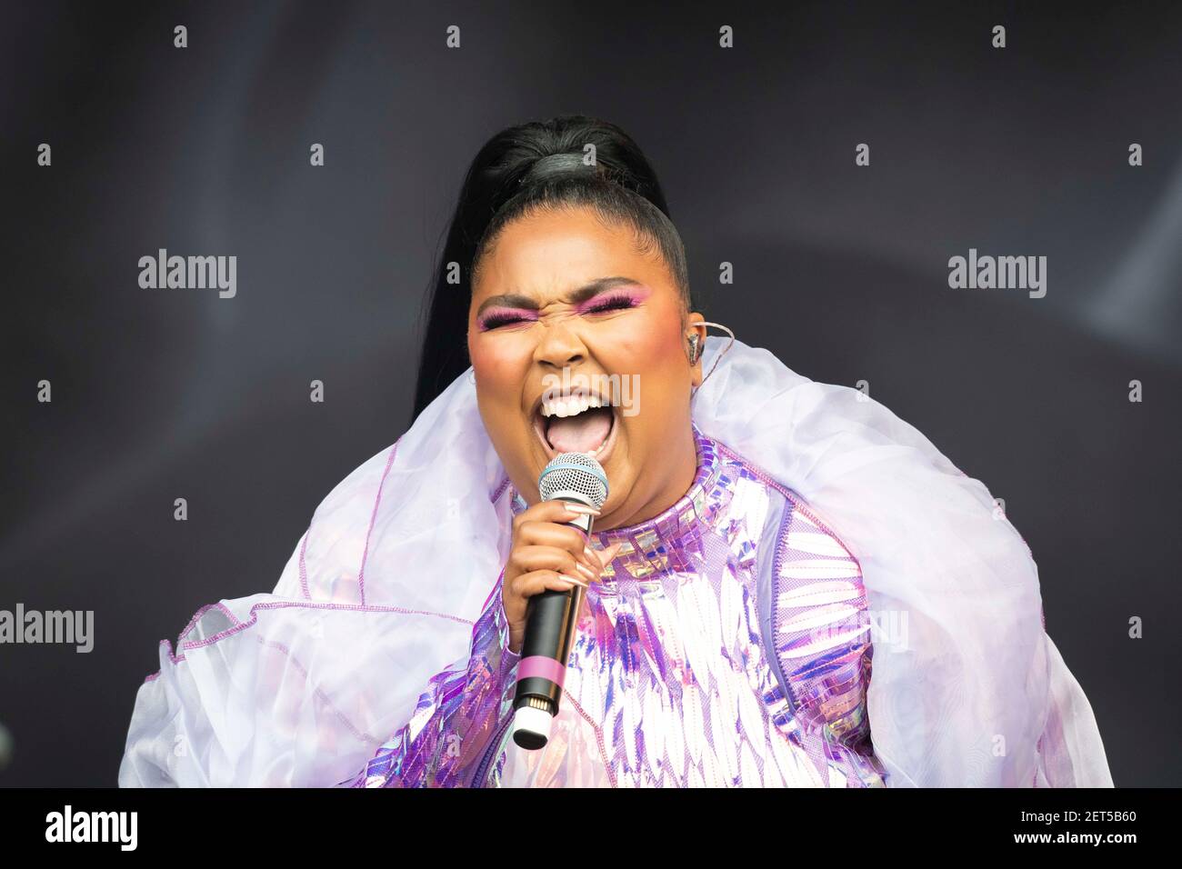 Lizzo on stage hi-res stock photography and images - Alamy