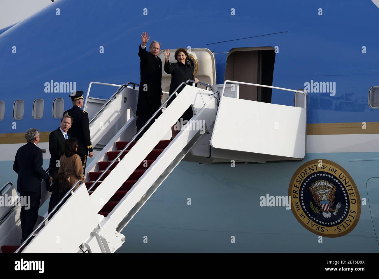 Former President George W. Bush and Laura Bush wave as they board ...