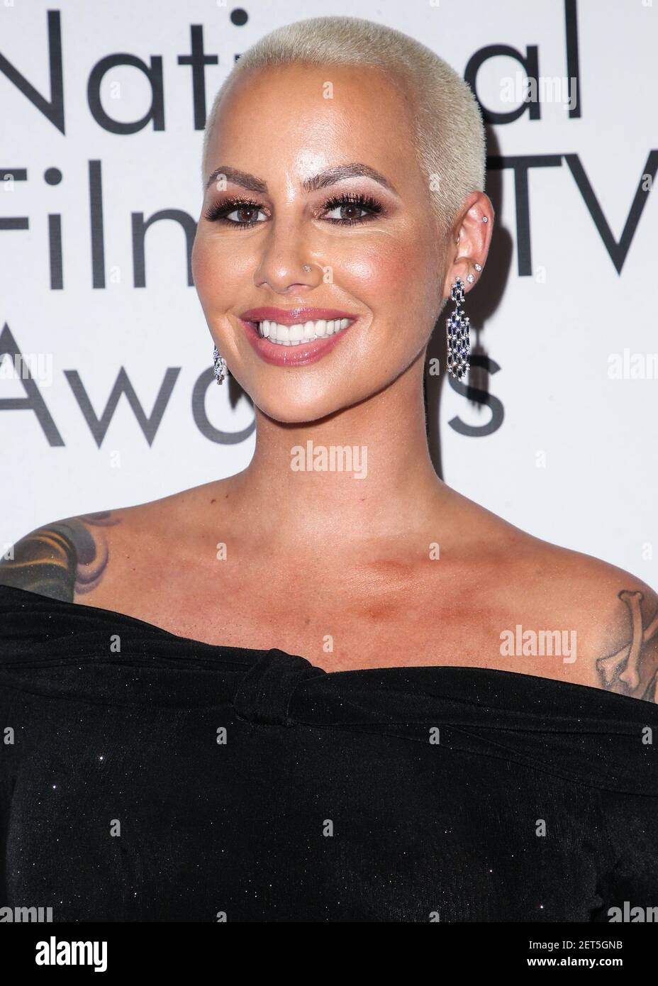 LOS ANGELES, CA, USA - DECEMBER 05: Model Amber Rose arrives at the ...