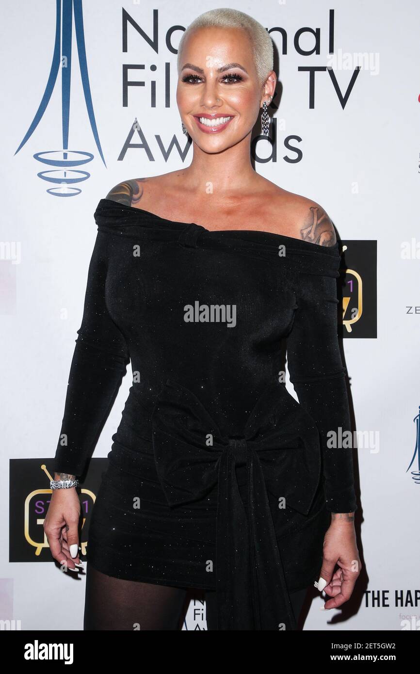 LOS ANGELES, CA, USA - DECEMBER 05: Model Amber Rose arrives at the ...