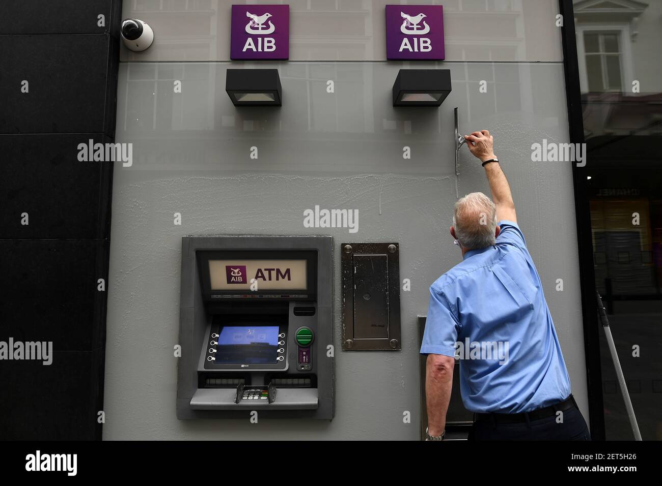 Bank Of Ireland Atm High Resolution Stock Photography and Images - Alamy