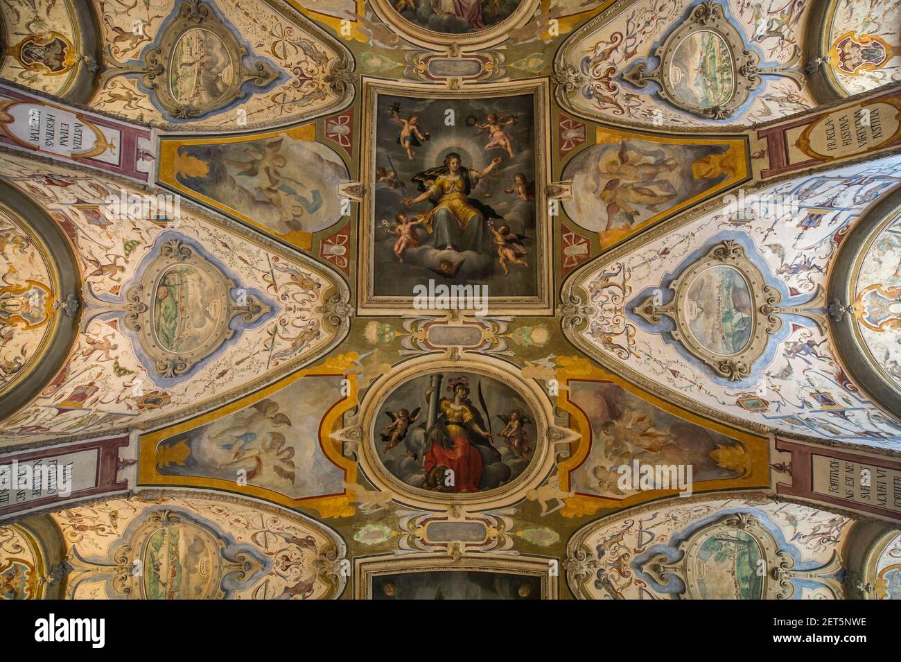 Richly decorated ceiling hi-res stock photography and images - Alamy