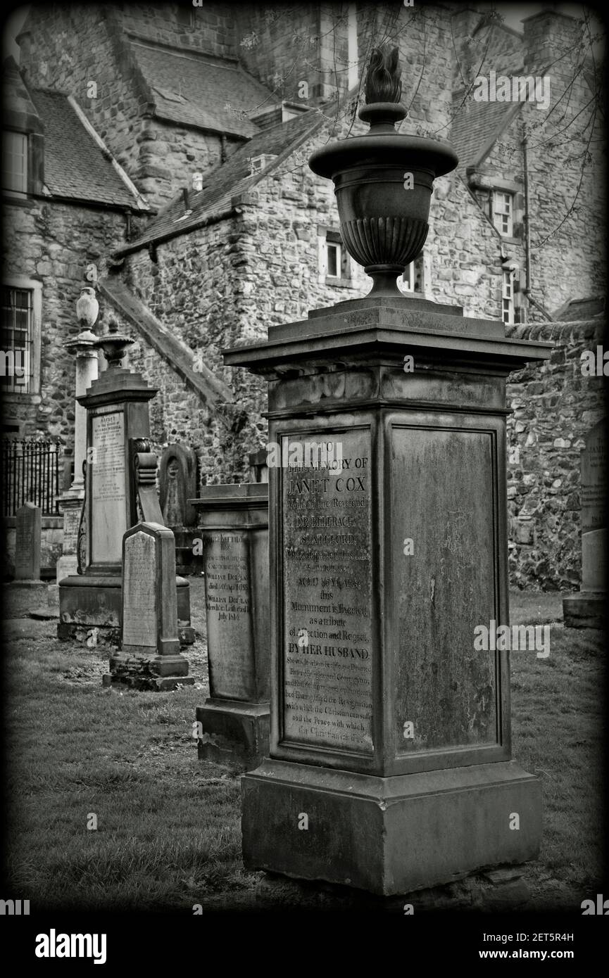 Canongate church cemetery hi-res stock photography and images - Alamy