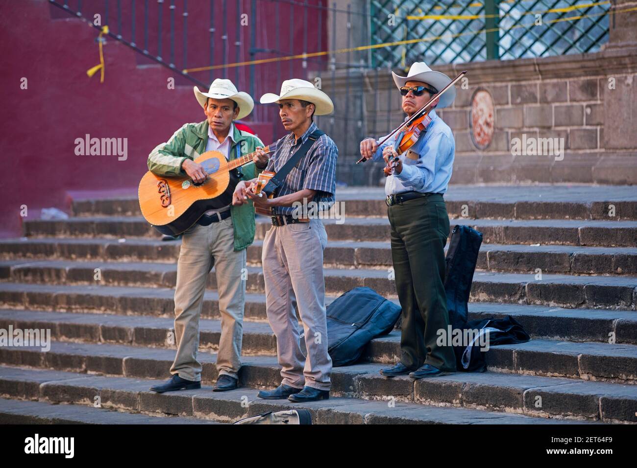 Musician playing violin mexican mariachi hi-res stock photography and ...