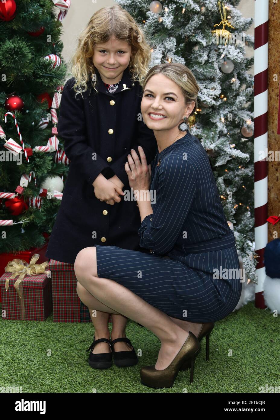 BEVERLY HILLS, LOS ANGELES, CA, USA - DECEMBER 09: Actress Jennifer ...