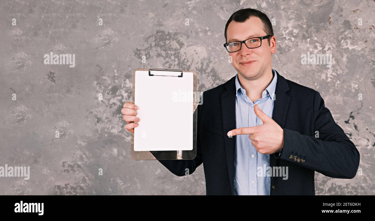 Man pointing whiteboard hi-res stock photography and images - Alamy