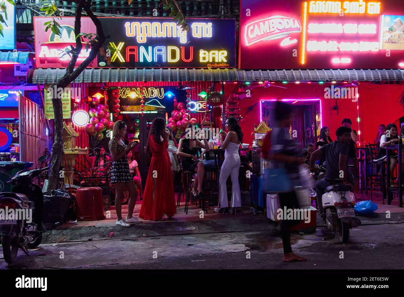 Phnom penh nightlife hi-res stock photography and images - Alamy