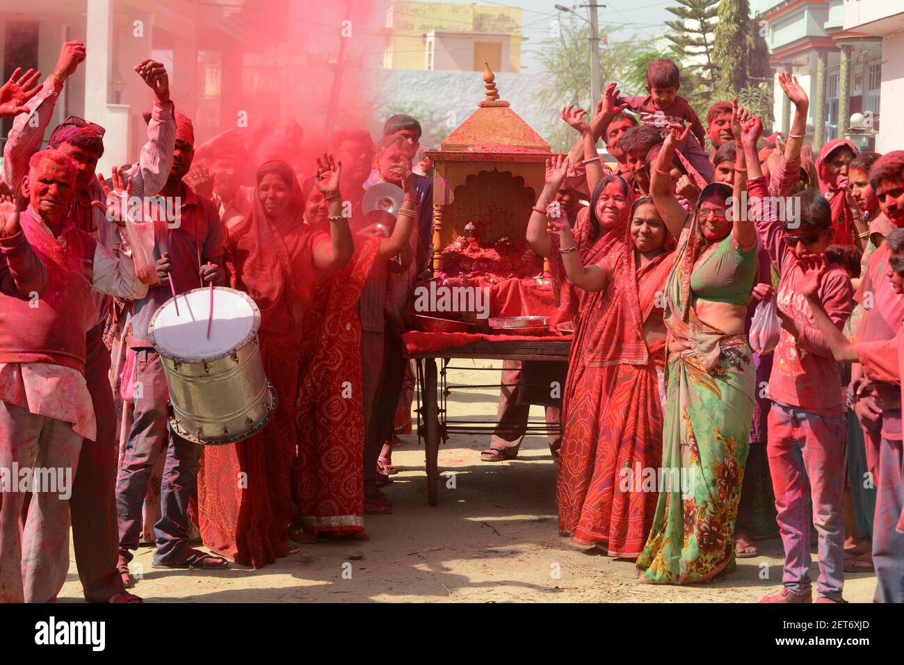 Lord krishna holi hi-res stock photography and images - Alamy