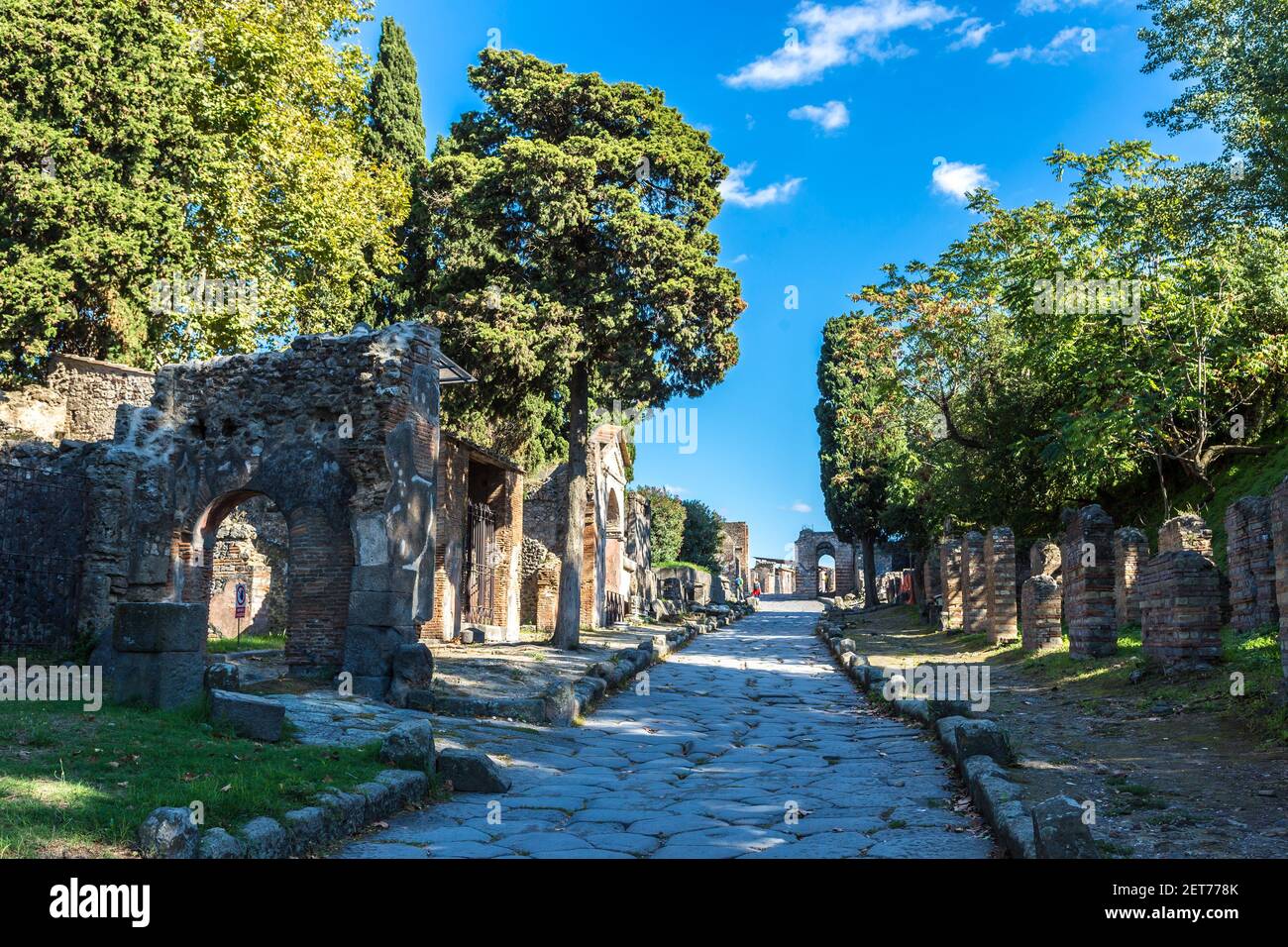 Pompeii city destroyed in 79BC by the eruption of Mount Vesuvius Stock ...