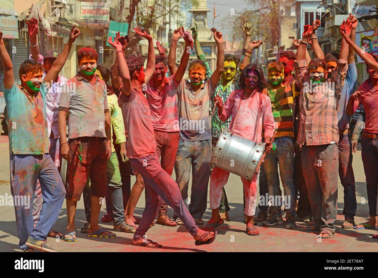 Happy people travel tourism revellers hindu festival rajasthan hi-res ...