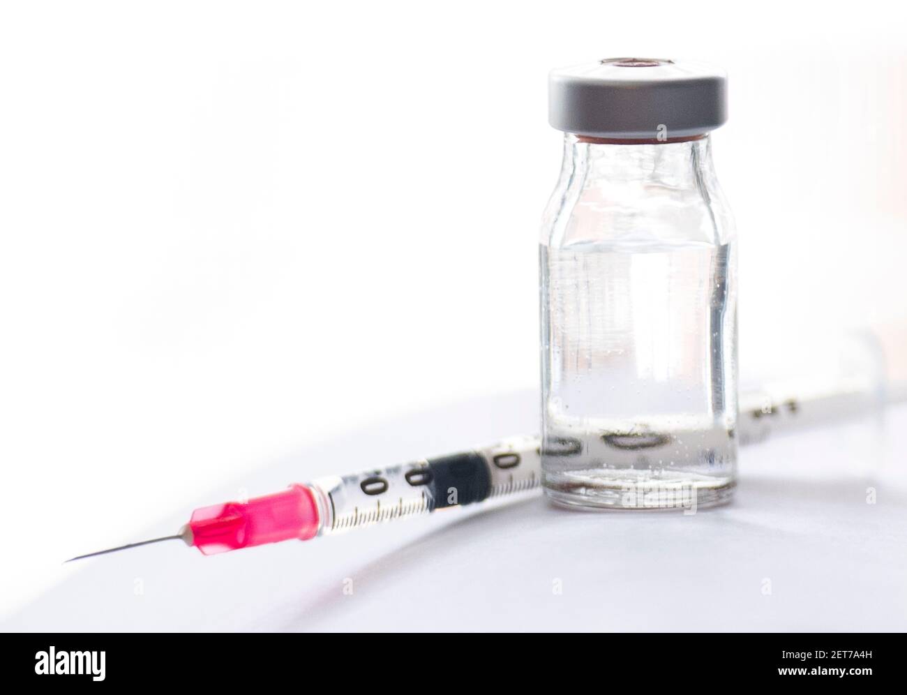 Clear syringe hi-res stock photography and images - Alamy