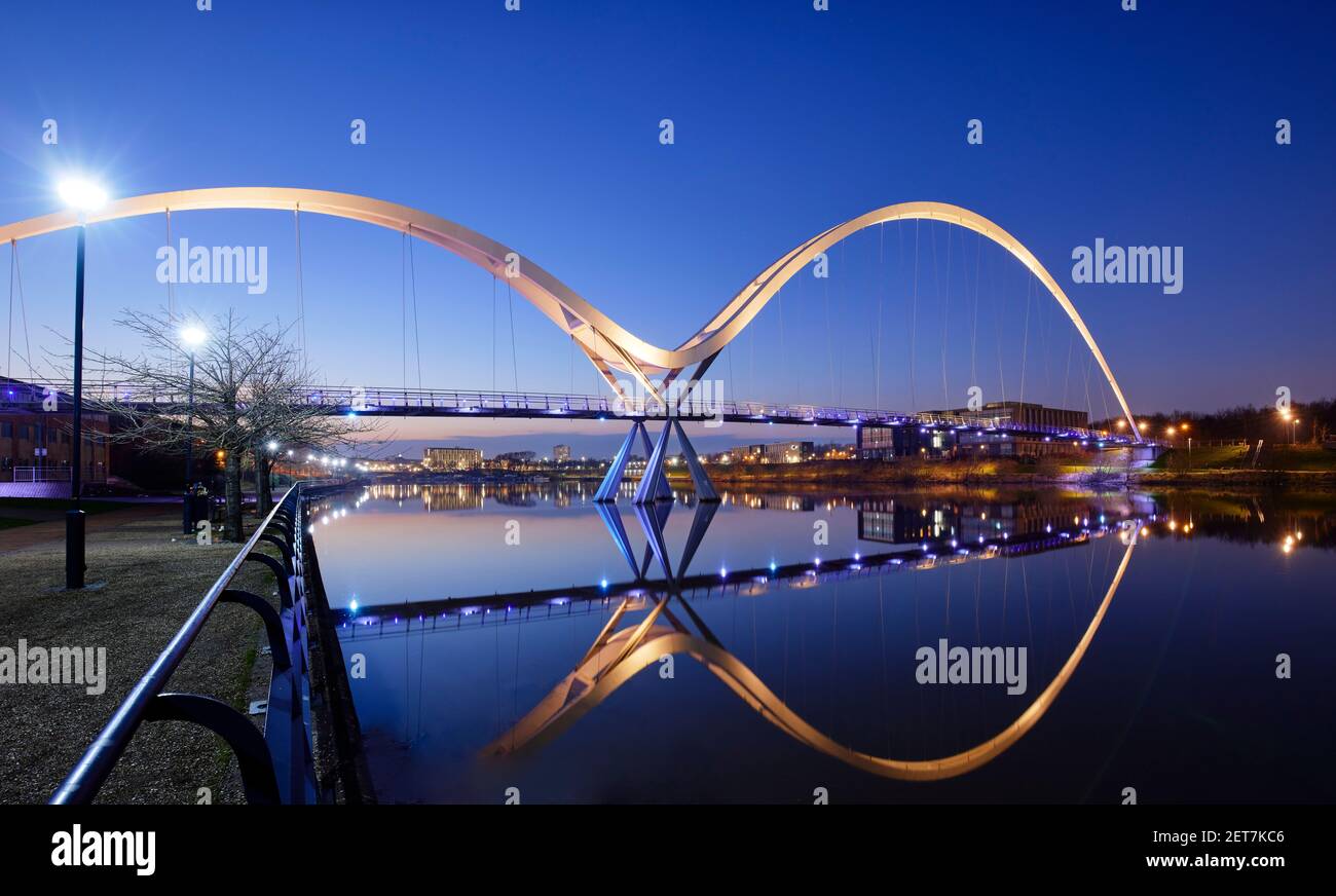 Lights on infinity hi-res stock photography and images - Alamy