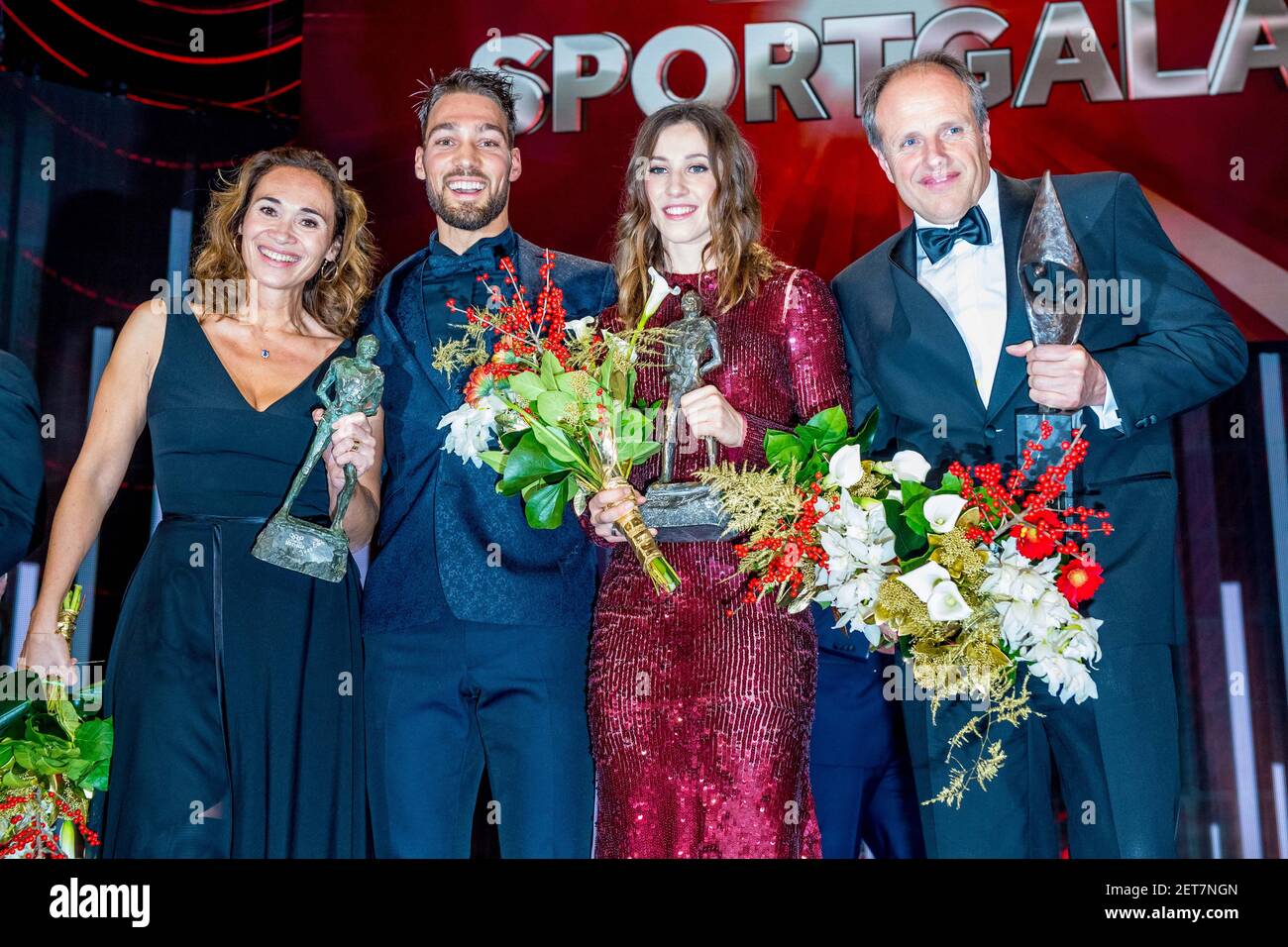 Bibian Mentel, Kjeld Nuis, Suzanne Schulting and Jac Orie during the ...