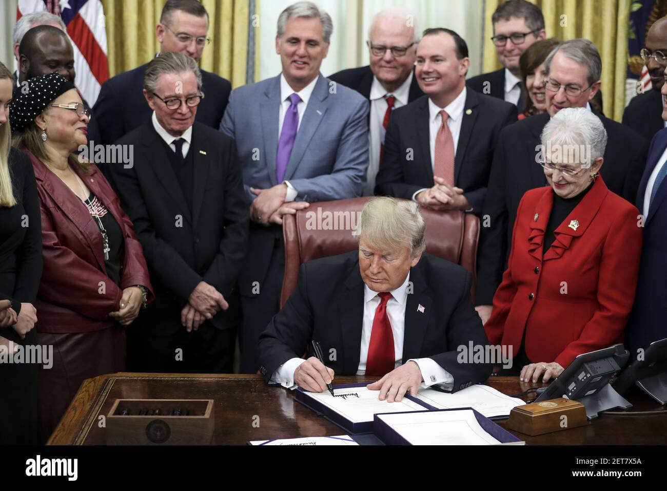 President Donald Trump signs the First Step Act and the Juvenile ...