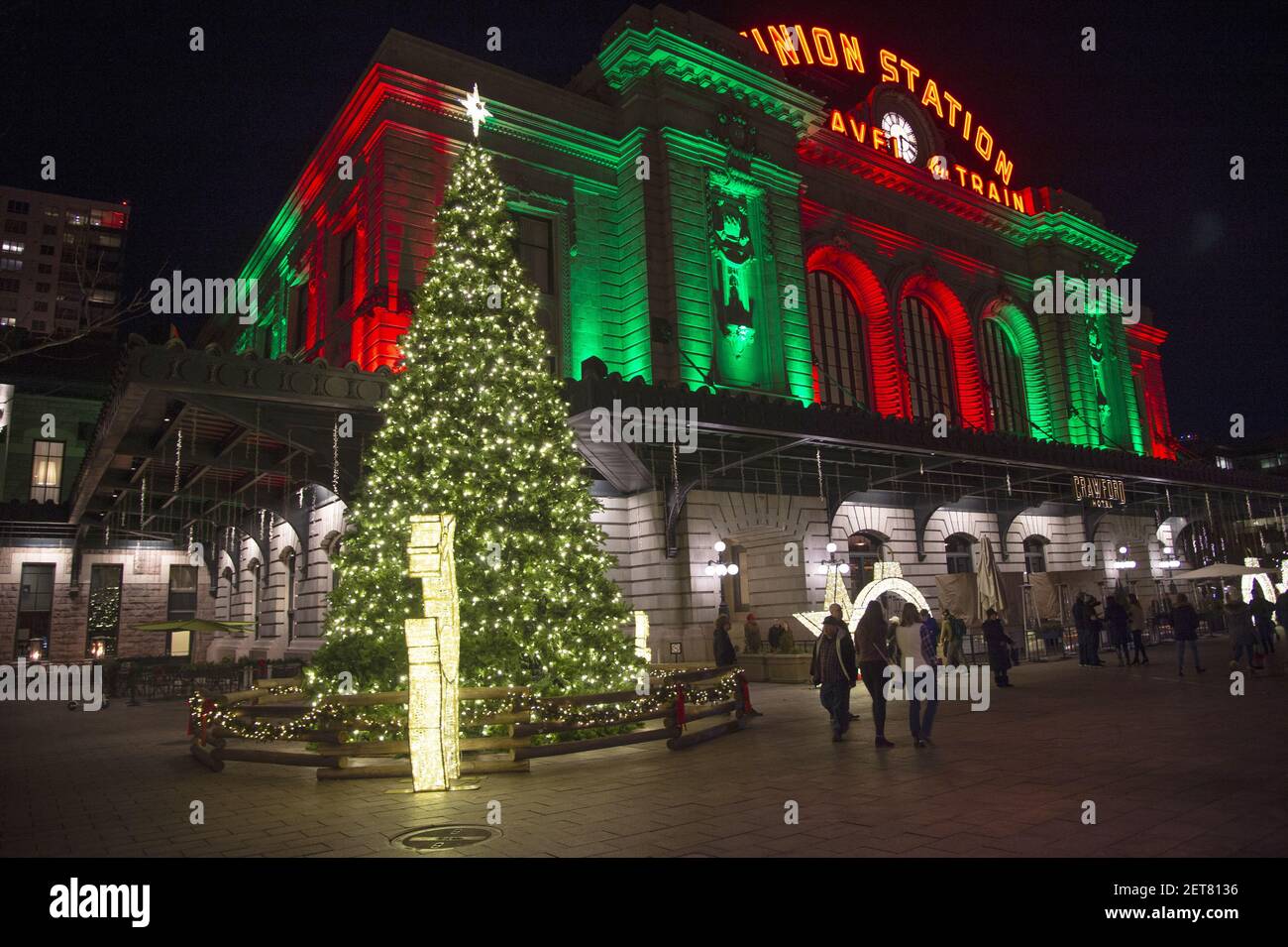 Union Train Station decorated for the holidays, Downtown Denver ...