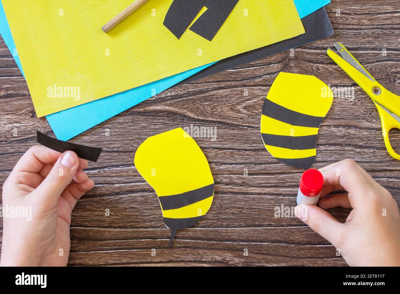Instruction step 5. Mother's day greeting card gift - bee with spring ...