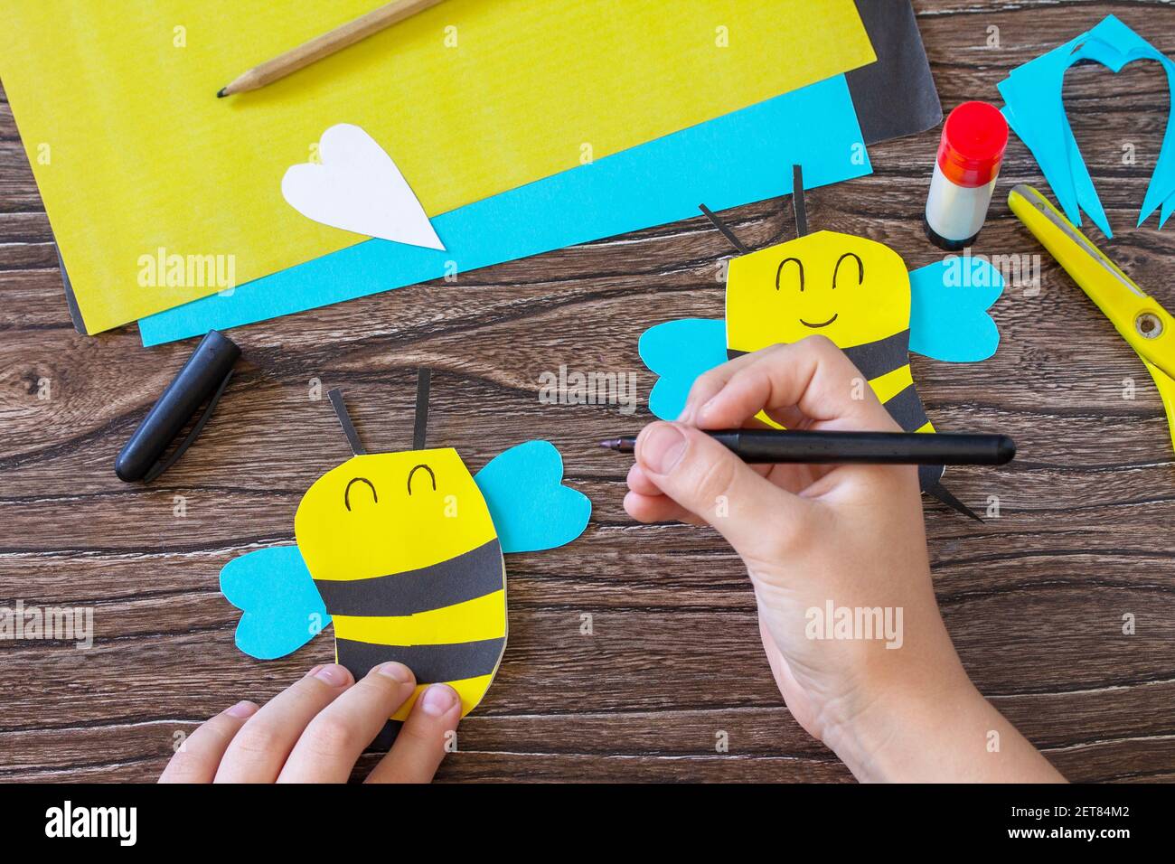 Instruction step 9. Mother's day greeting card gift - bee with spring ...