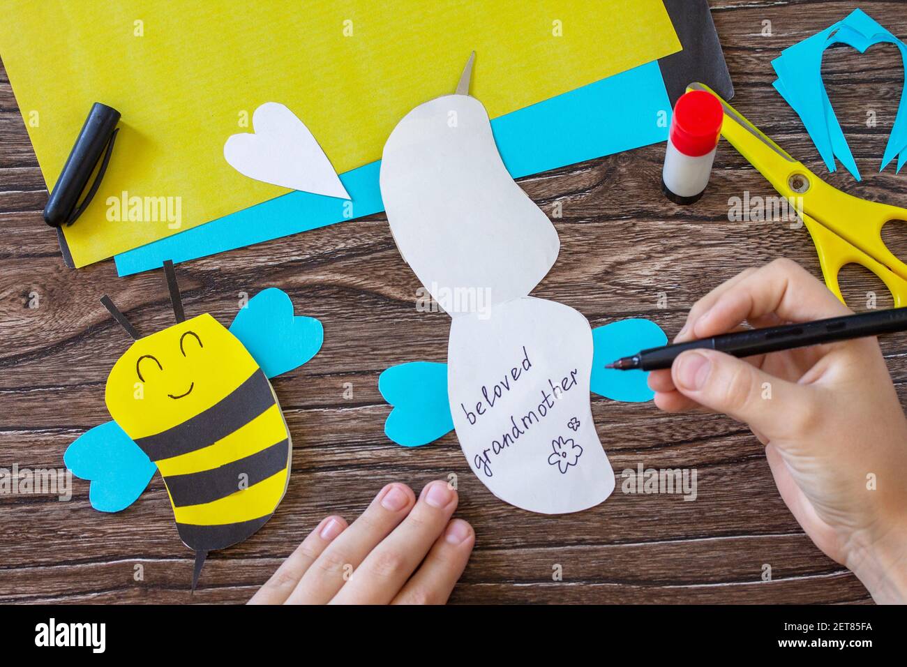 Instruction step 10. Mother's day greeting card gift - bee with spring ...
