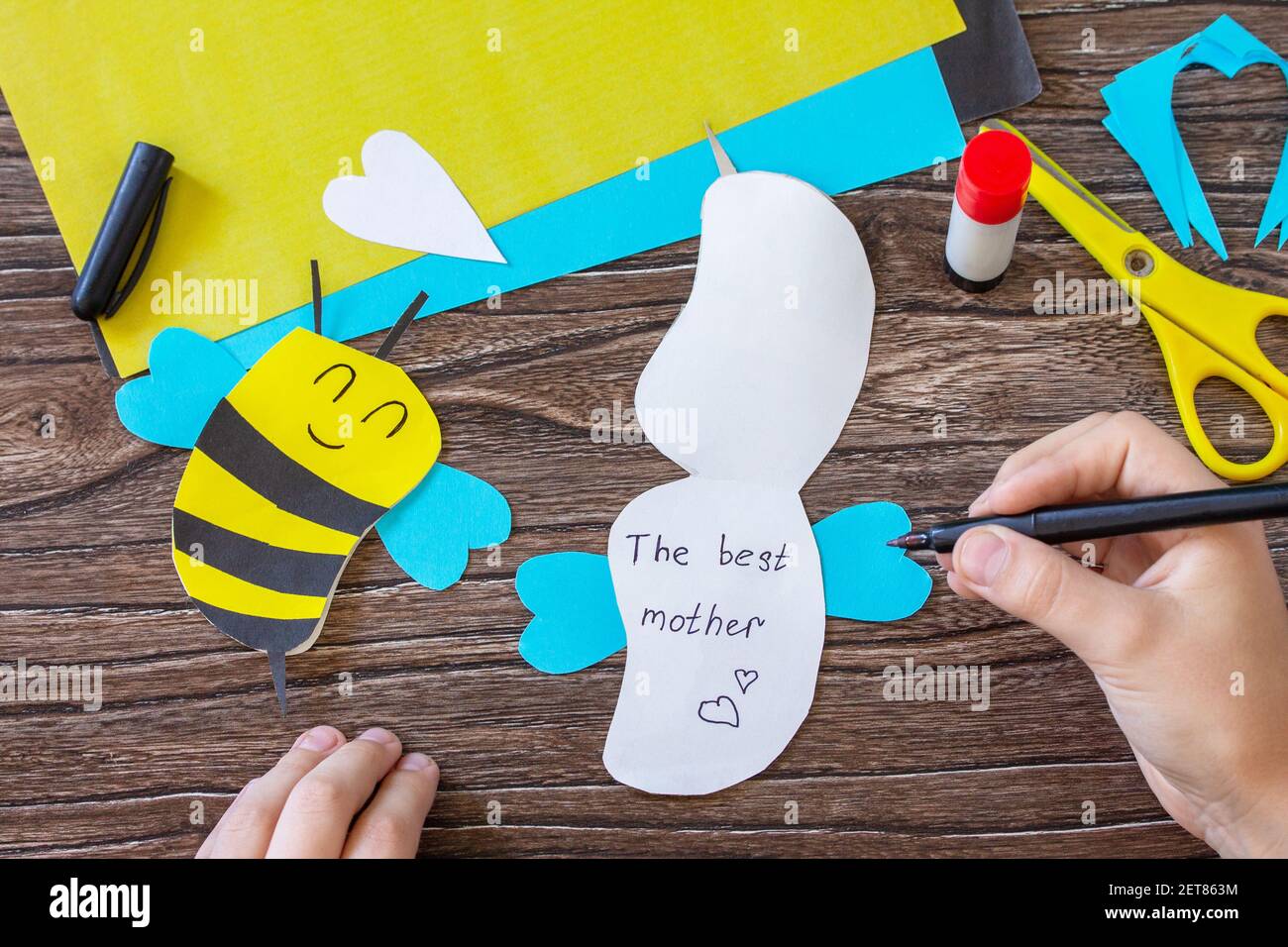 Instruction step 11. Mother's day greeting card gift - bee with spring ...