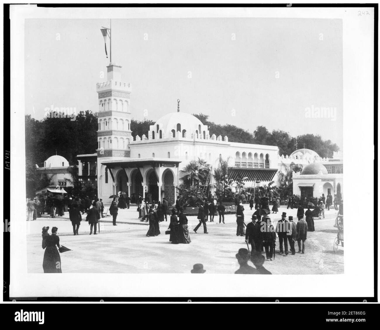 Paris people in front Cut Out Stock Images & Pictures - Alamy