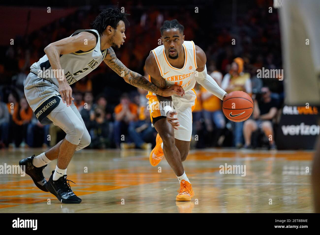 December 22, 2018: Jordan Bone #0 of the Tennessee Volunteers drives to ...
