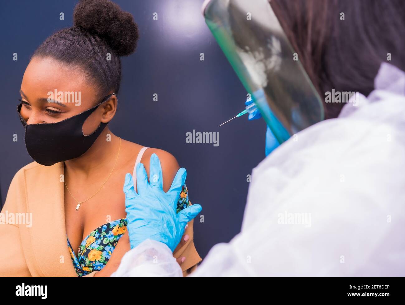 African nurse injecting senior woman hi-res stock photography and ...