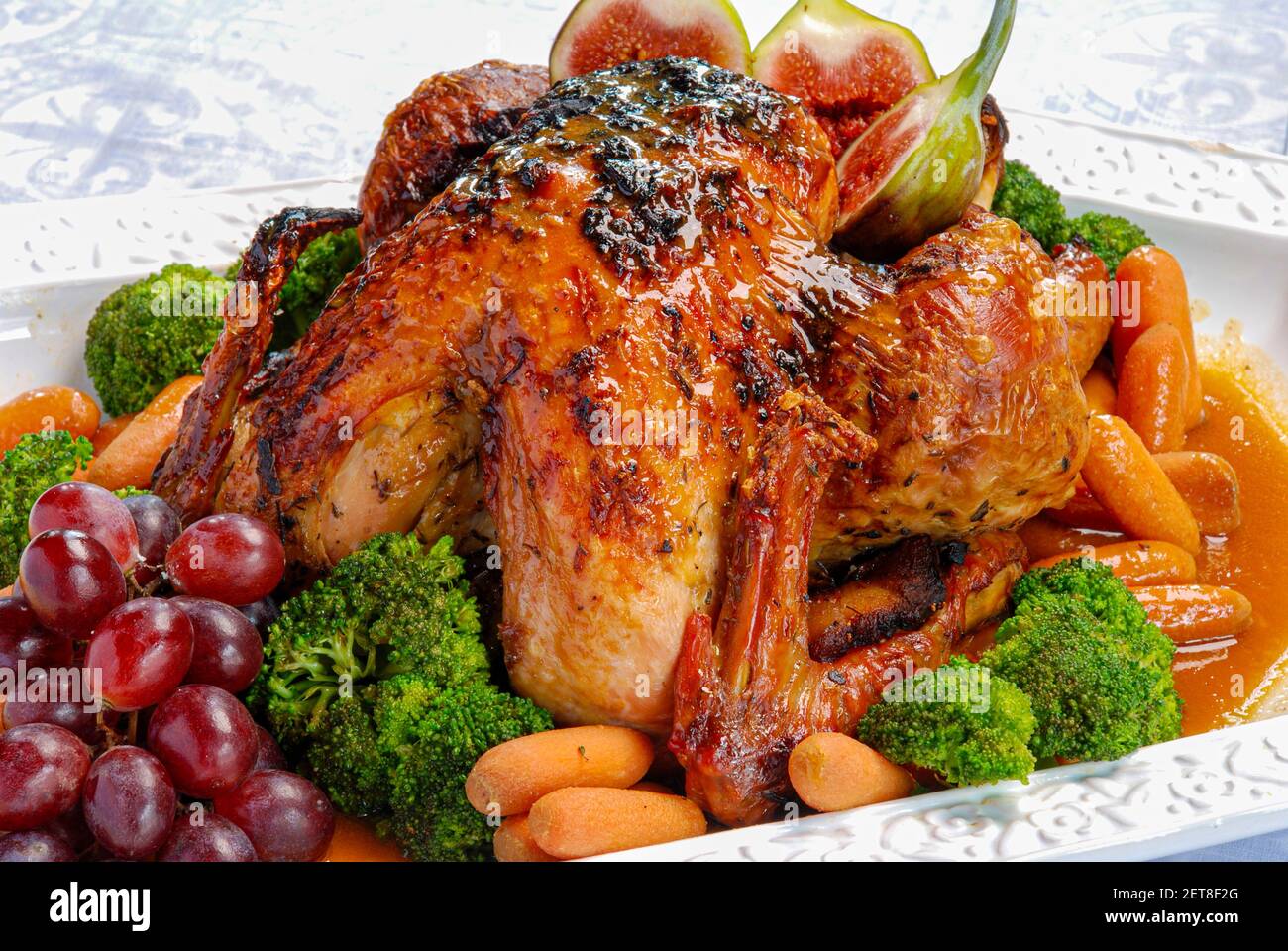 Roasted chicken with fruits and vegetables Stock Photo - Alamy