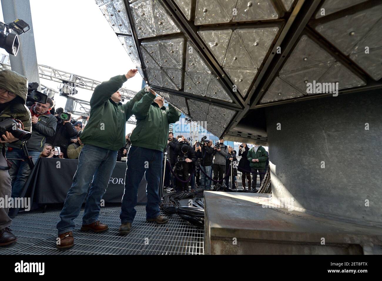 Landmark Signs workers Paul Stultz (l) and Paul Alvorato (r) install ...