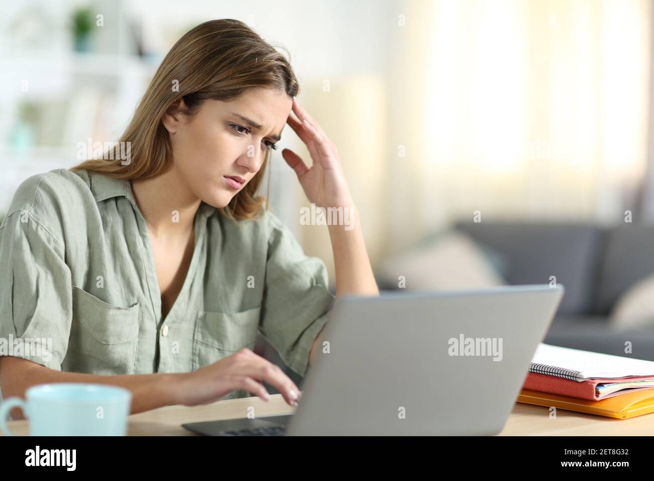 Frustrated student hi-res stock photography and images - Alamy