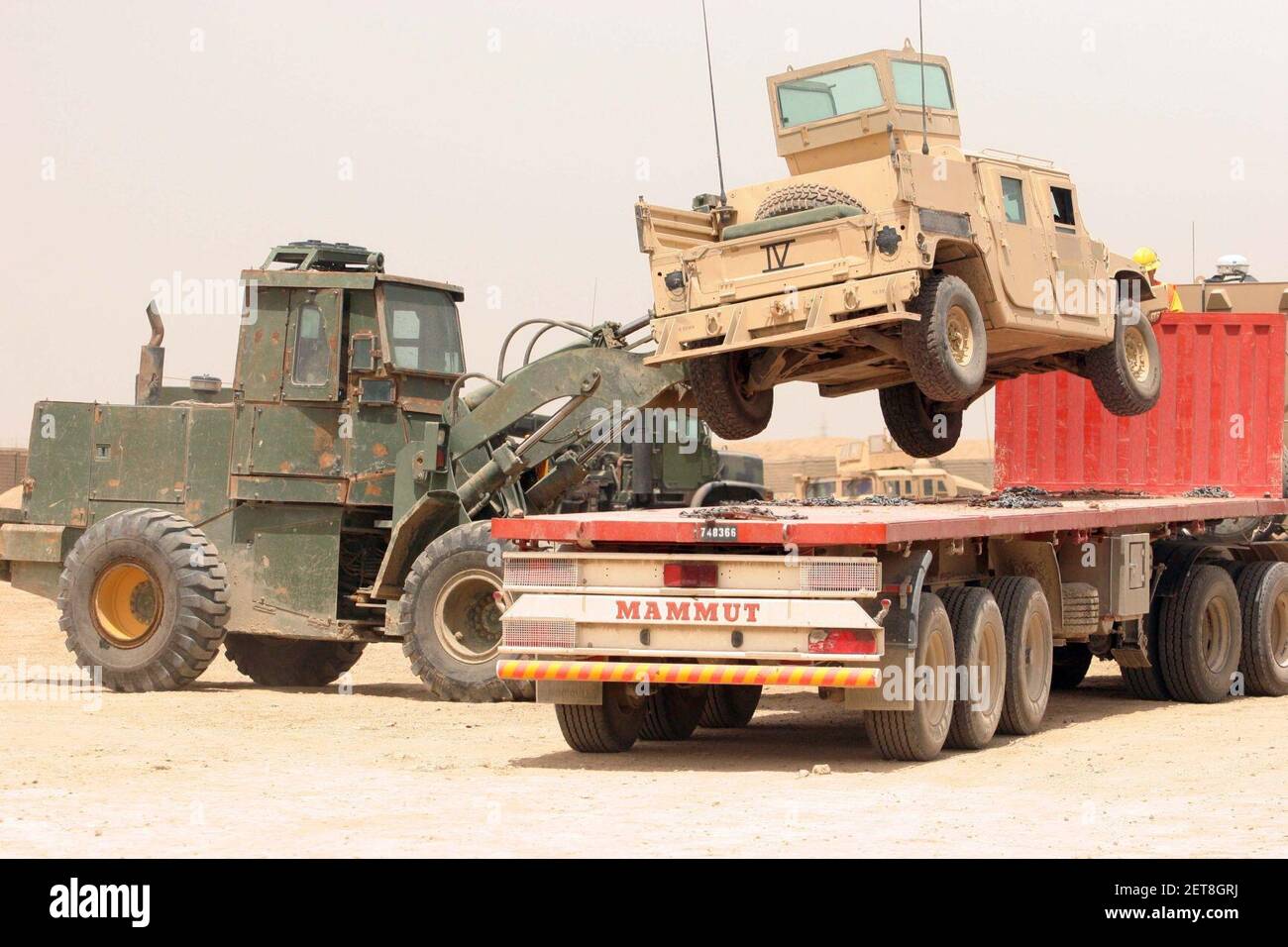 Payloader lifting Humvee Stock Photo - Alamy