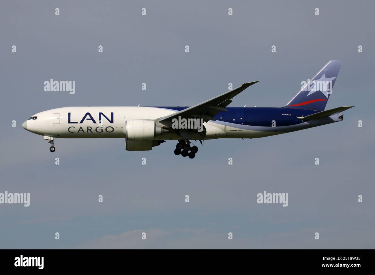 Boeing b777 freighter hi-res stock photography and images - Alamy