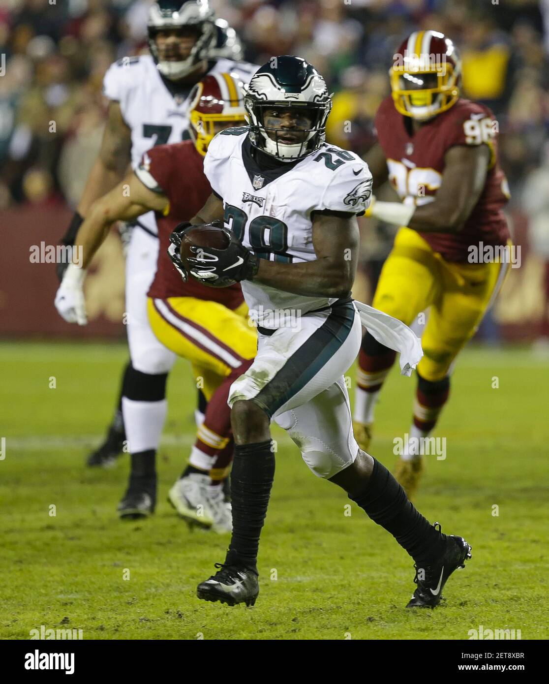 December 30, 2018: Philadelphia Eagles RB #28 Wendell Smallwood runs ...