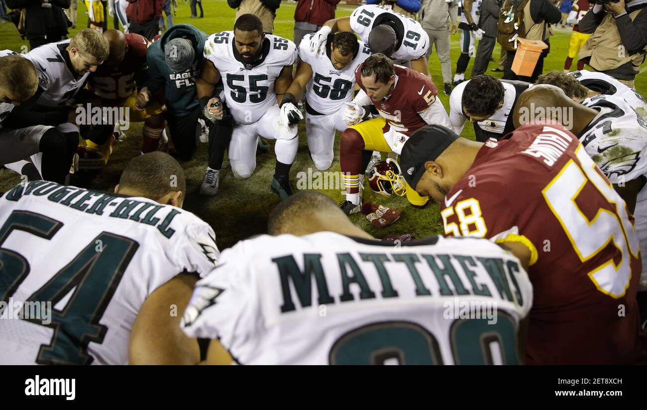 December 30, 2018: Washington Redskins P #5 Tress Way leads a prayer ...
