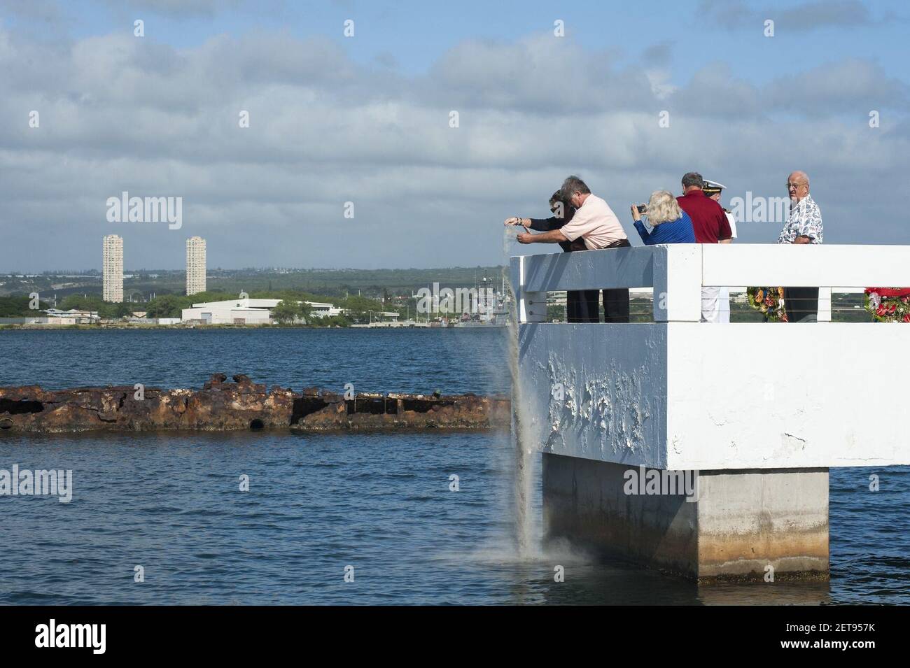 Pearl Harbor survivor ash-scattering ceremony 141211 Stock Photo - Alamy
