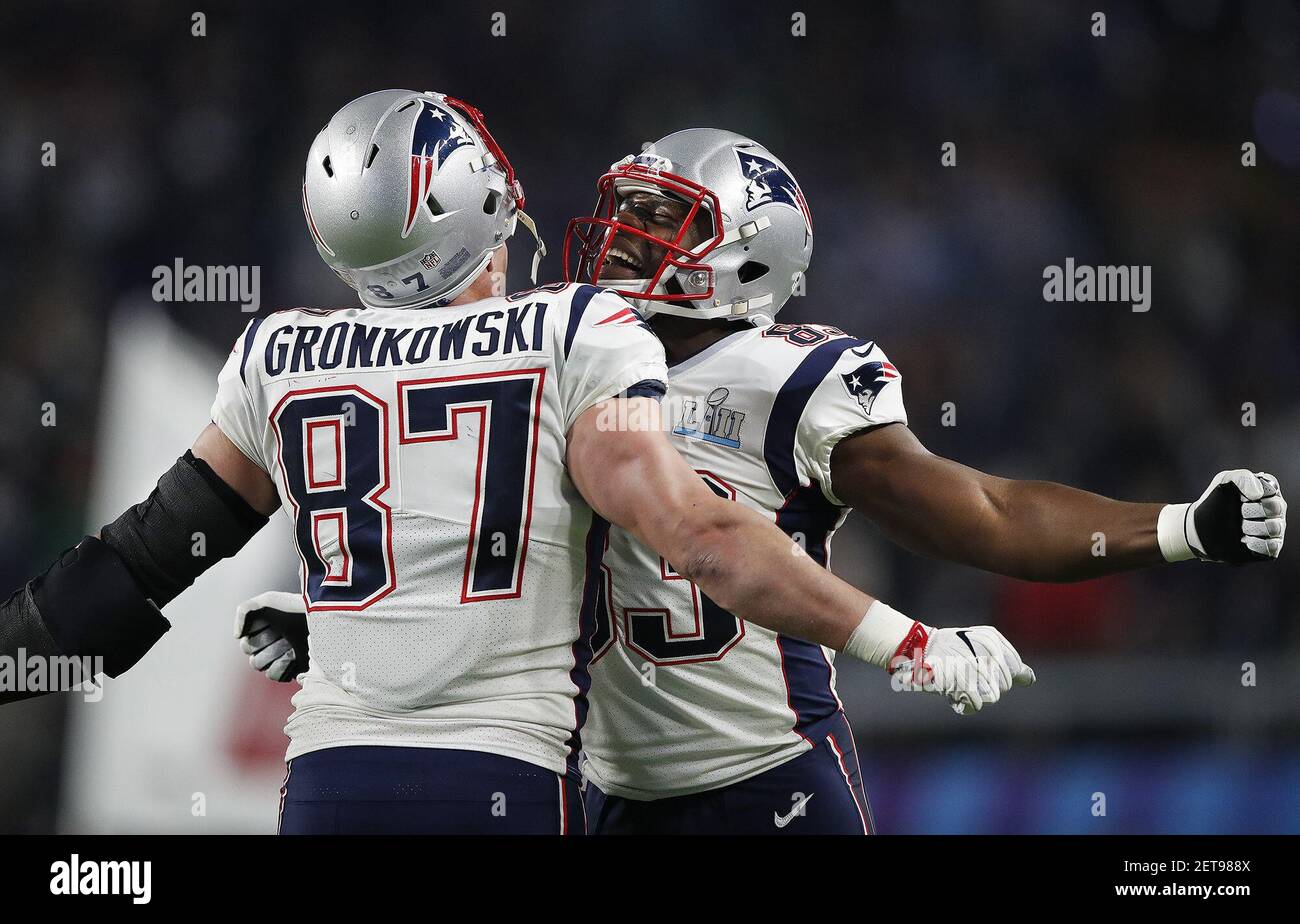 New England Patriots tight ends Rob Gronkowski (87) and Dwayne Allen ...