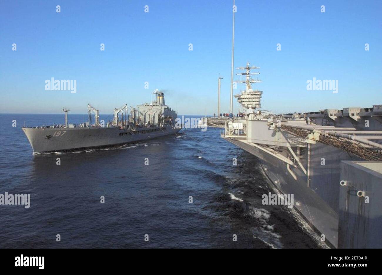 Pecos T-AO-197 replenishes Nimitz CVN 68 Stock Photo - Alamy
