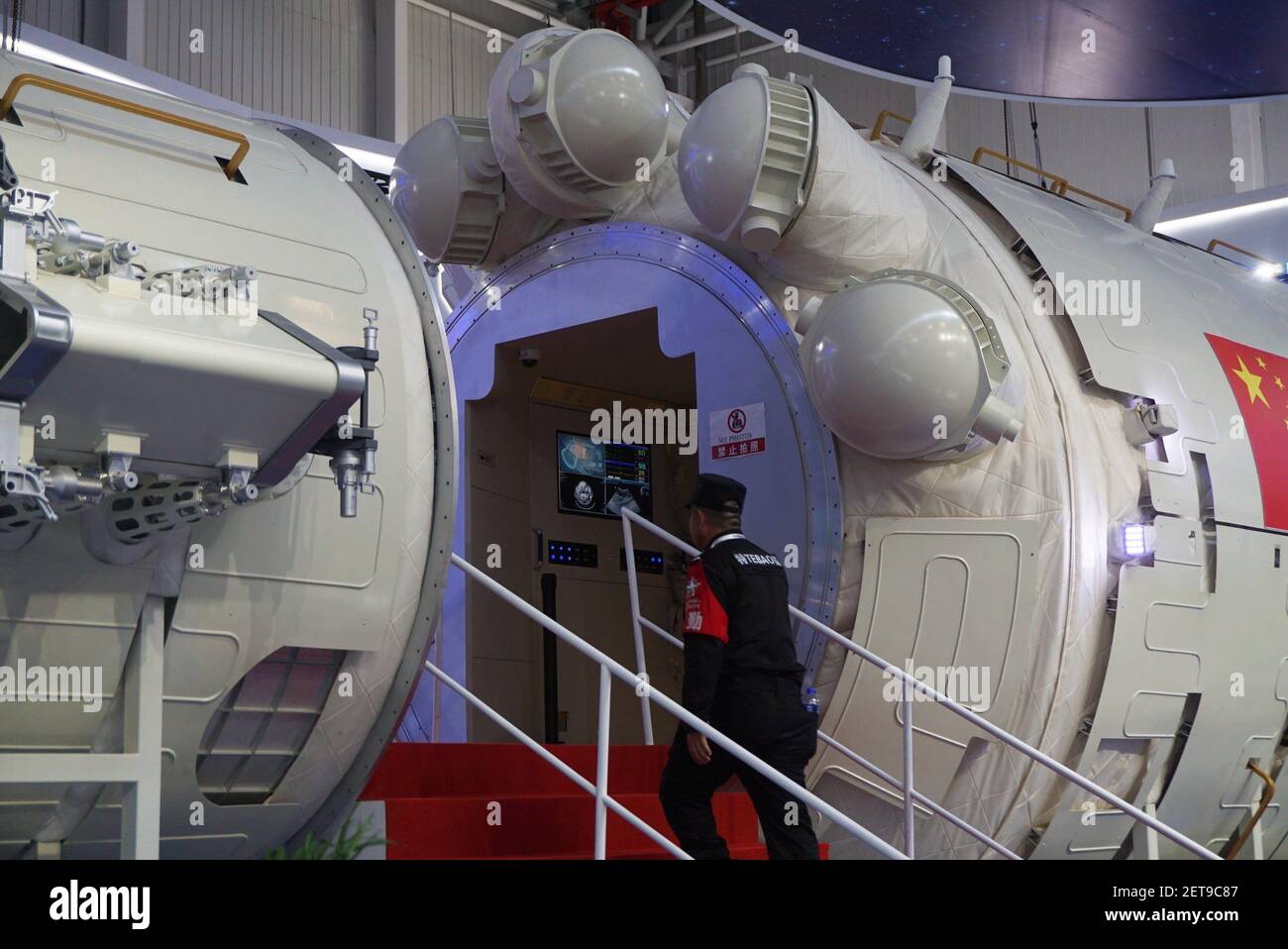 --FILE--A full-size mock-up of "Tianhe", core module of China's planned ...