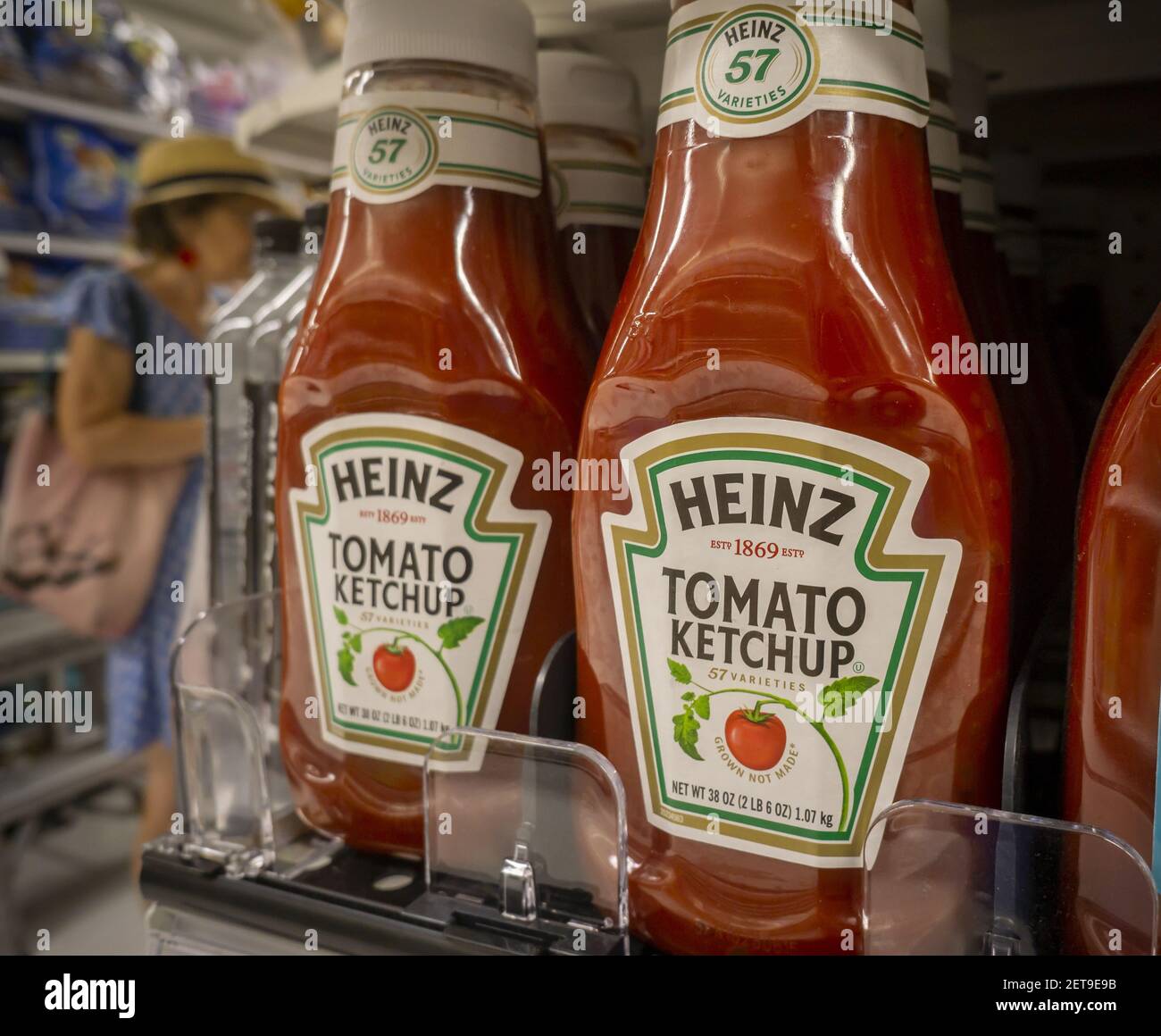 Bottles of Kraft Heinz ketchup on a supermarket shelf in New York on ...
