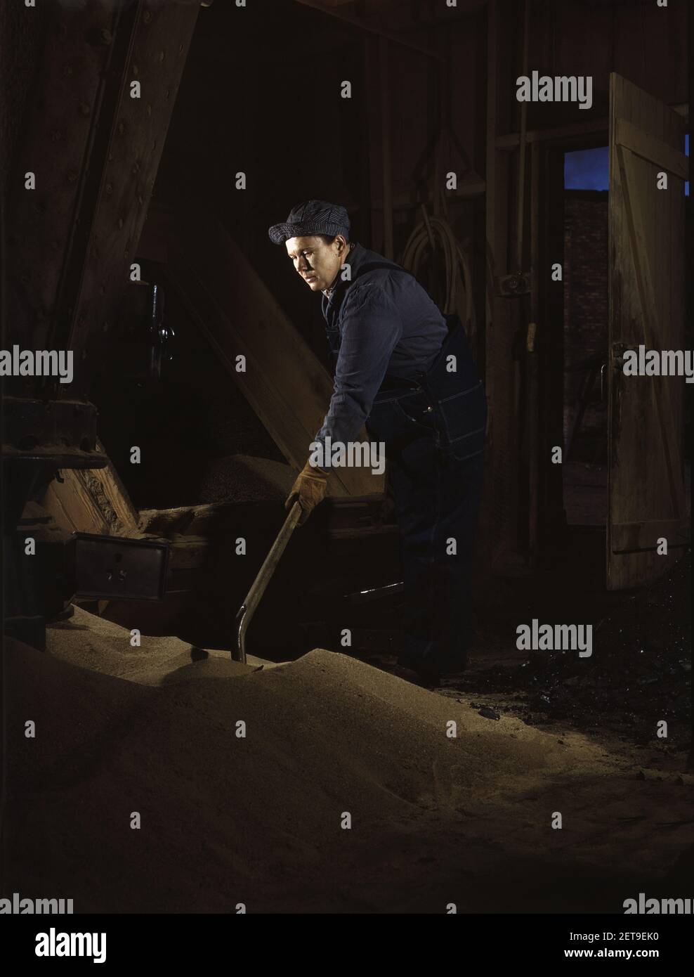 1940s railroad roundhouse hi-res stock photography and images - Alamy