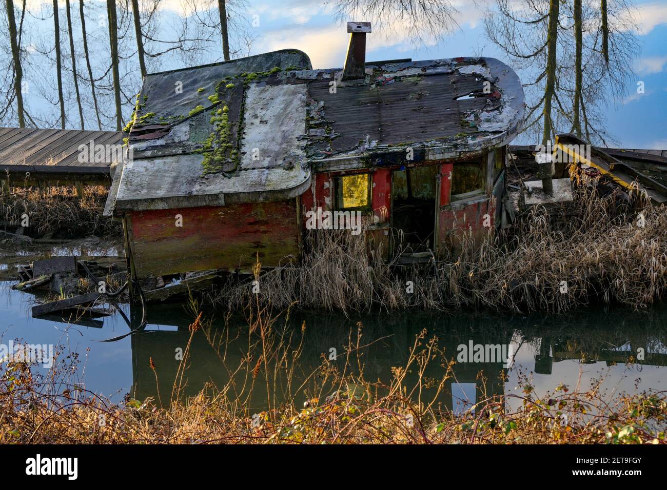 Derelict boat hi-res stock photography and images - Alamy