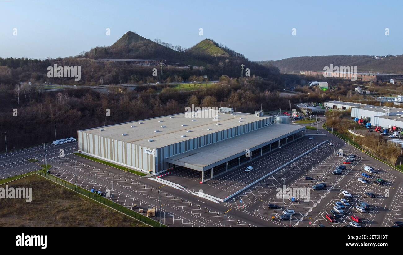 Amazon distribution center rheinberg germany hi-res stock photography ...