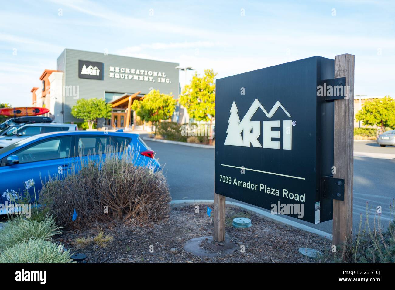 Rei brand name hi-res stock photography and images - Alamy