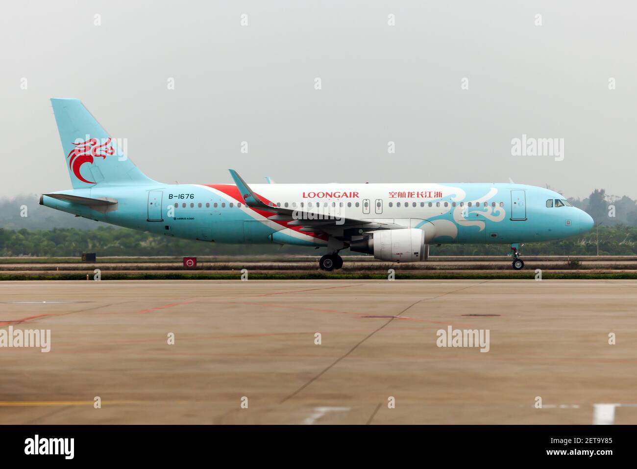 A Loong Air Airbus 320 taxiing at Haikou Meilan airport. (Photo by ...