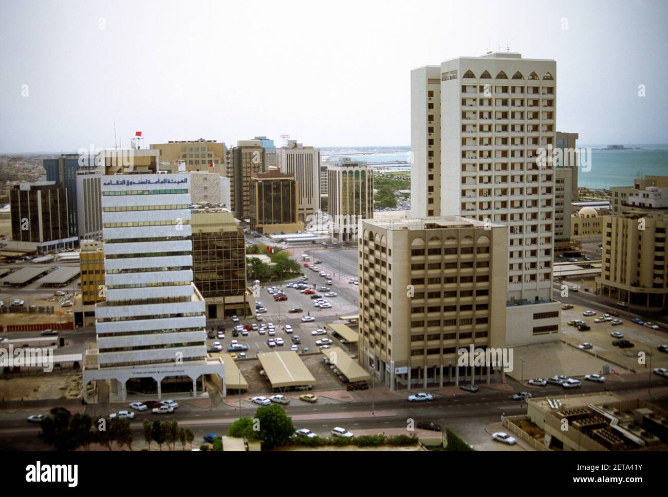 Bahrain diplomatic area architecture hi-res stock photography and ...