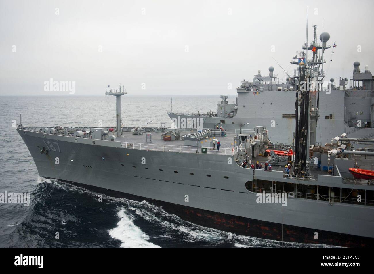 Peleliu conducts replenishment at sea 120822 Stock Photo - Alamy