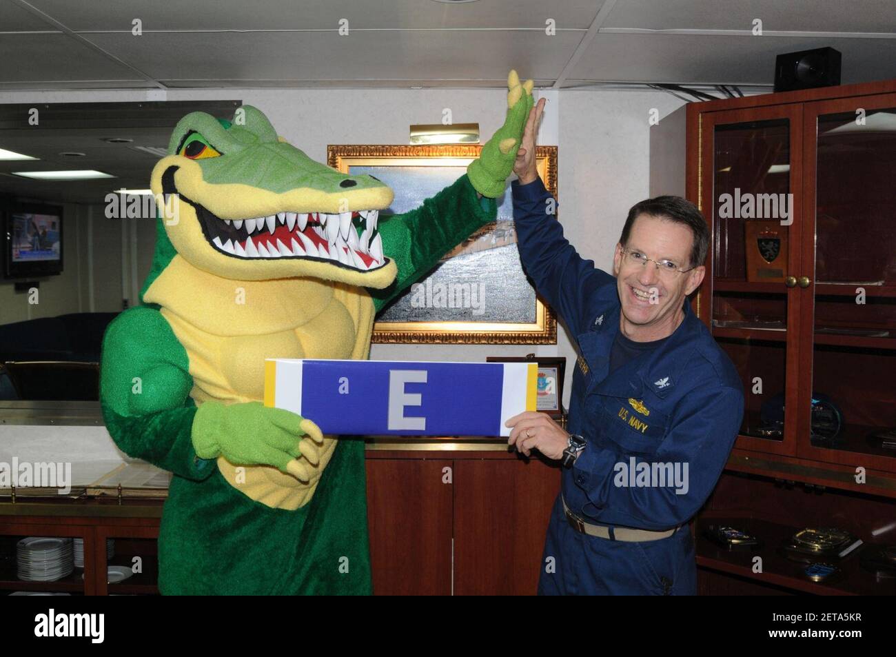 Peleliu mascot presents Capt. Deehr 'Battle E' 130315 Stock Photo - Alamy