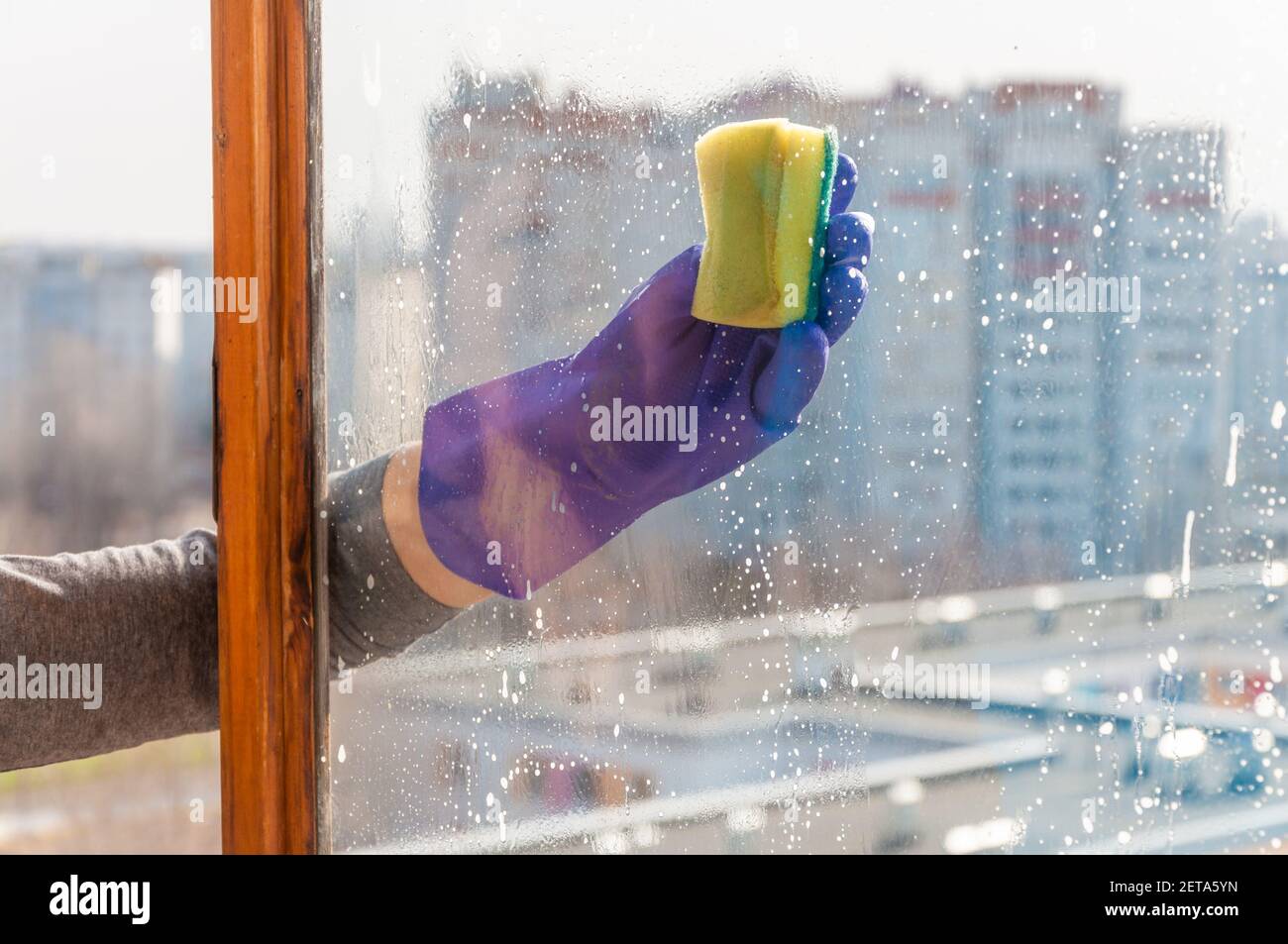 Dusty hands hi-res stock photography and images - Alamy